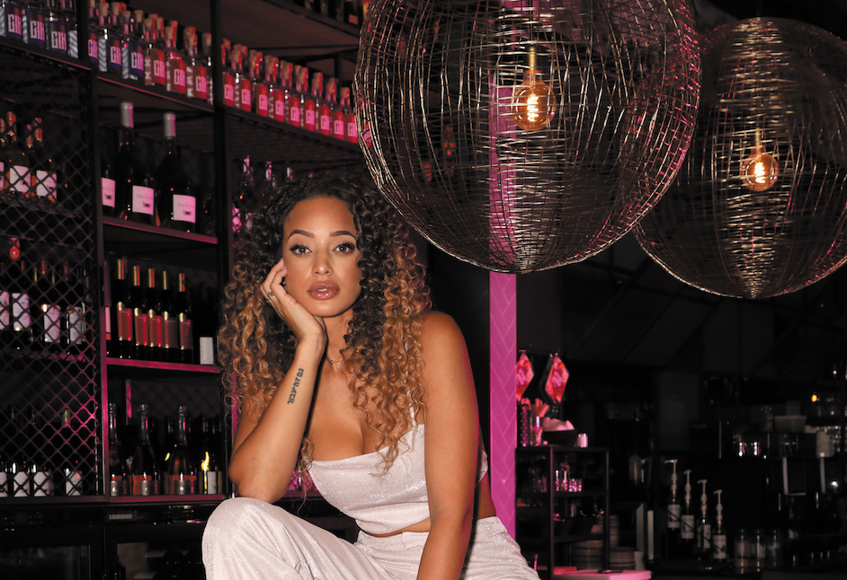 Channah Koerten leeft de Curaçaose droom – Topic Talks